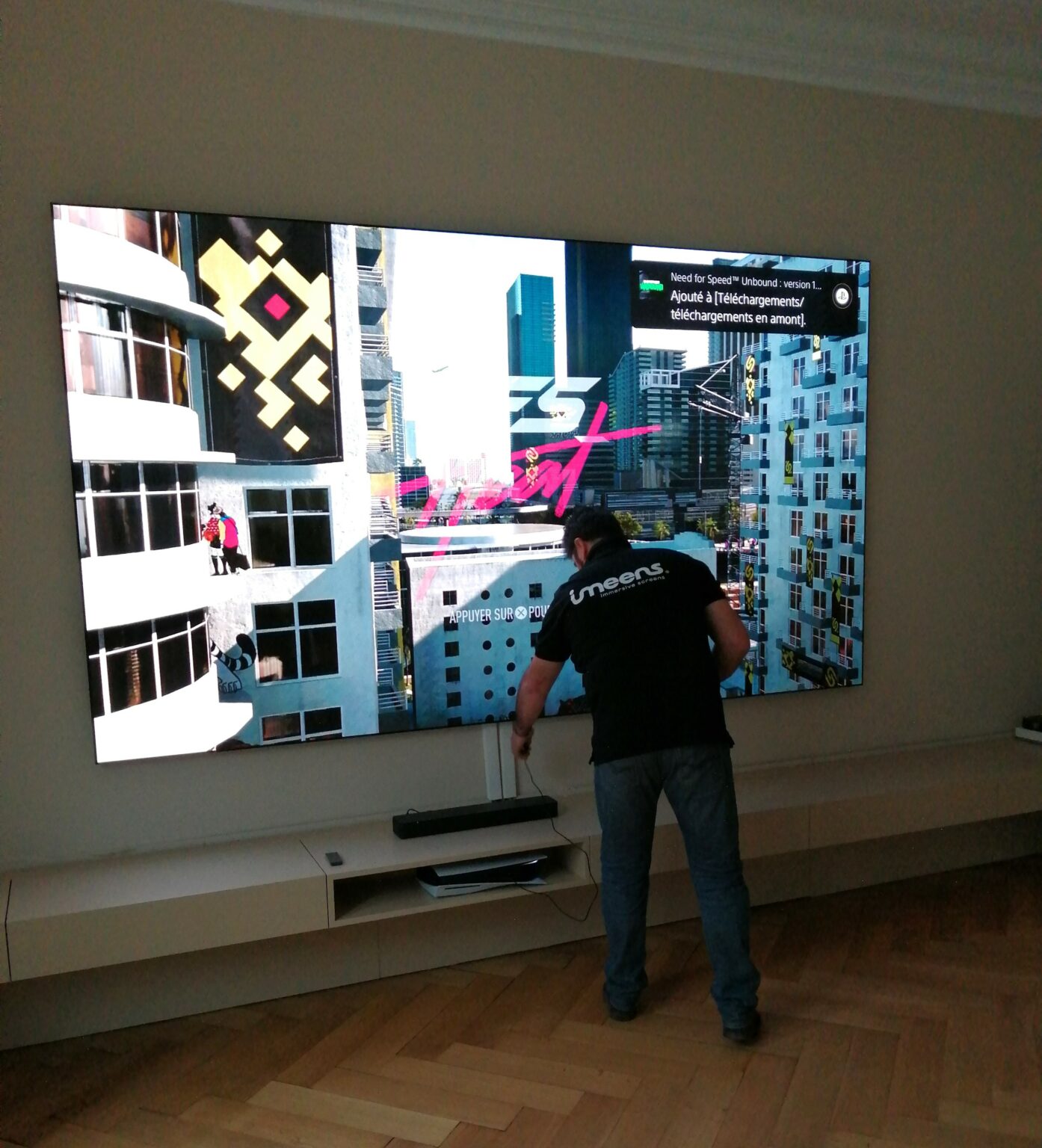 Télé LED géante 130 pouces / 300 cm pour home-cinéma et salon